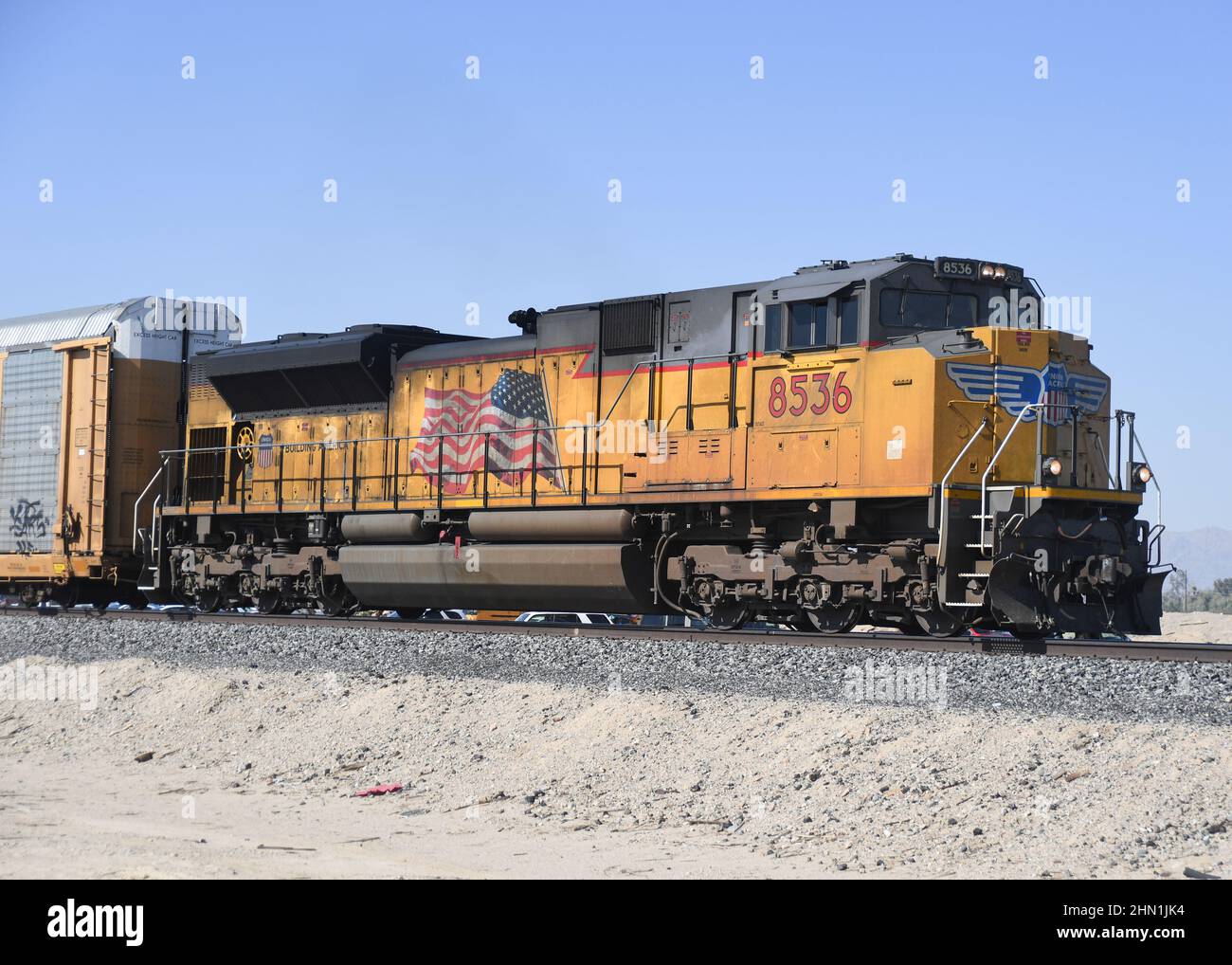 UP 8536 southbound with vehicle transport cars Stock Photo - Alamy