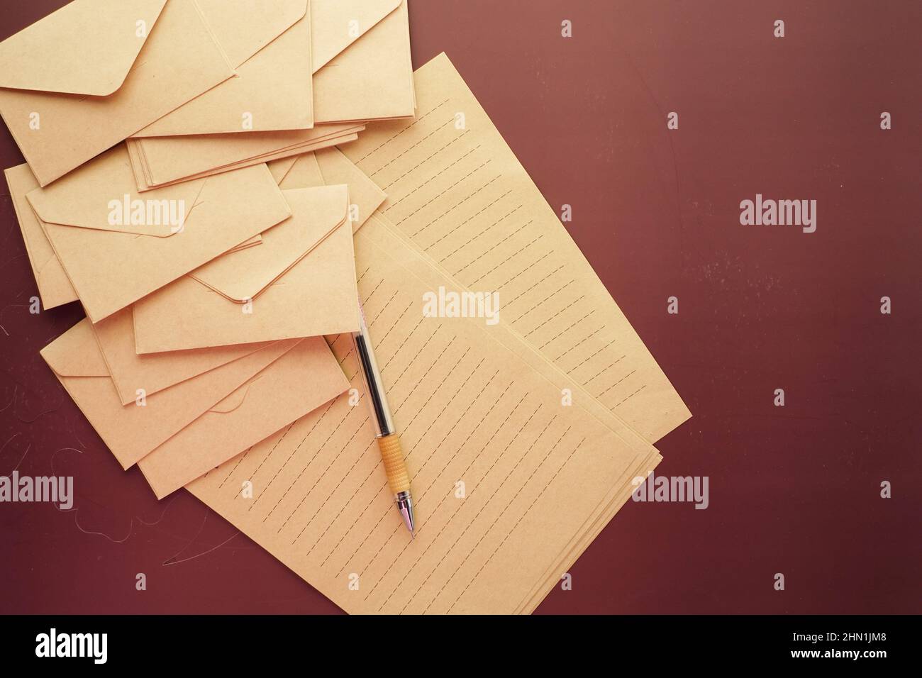 envelope , empty paper and fountain pen on table Stock Photo - Alamy