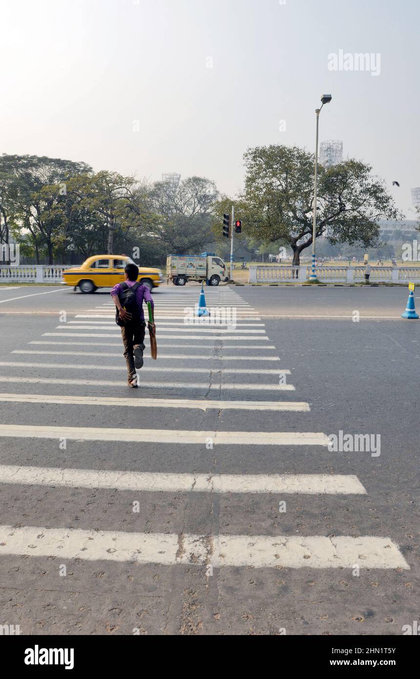 kolkata street zebra crossing Stock Photo - Alamy