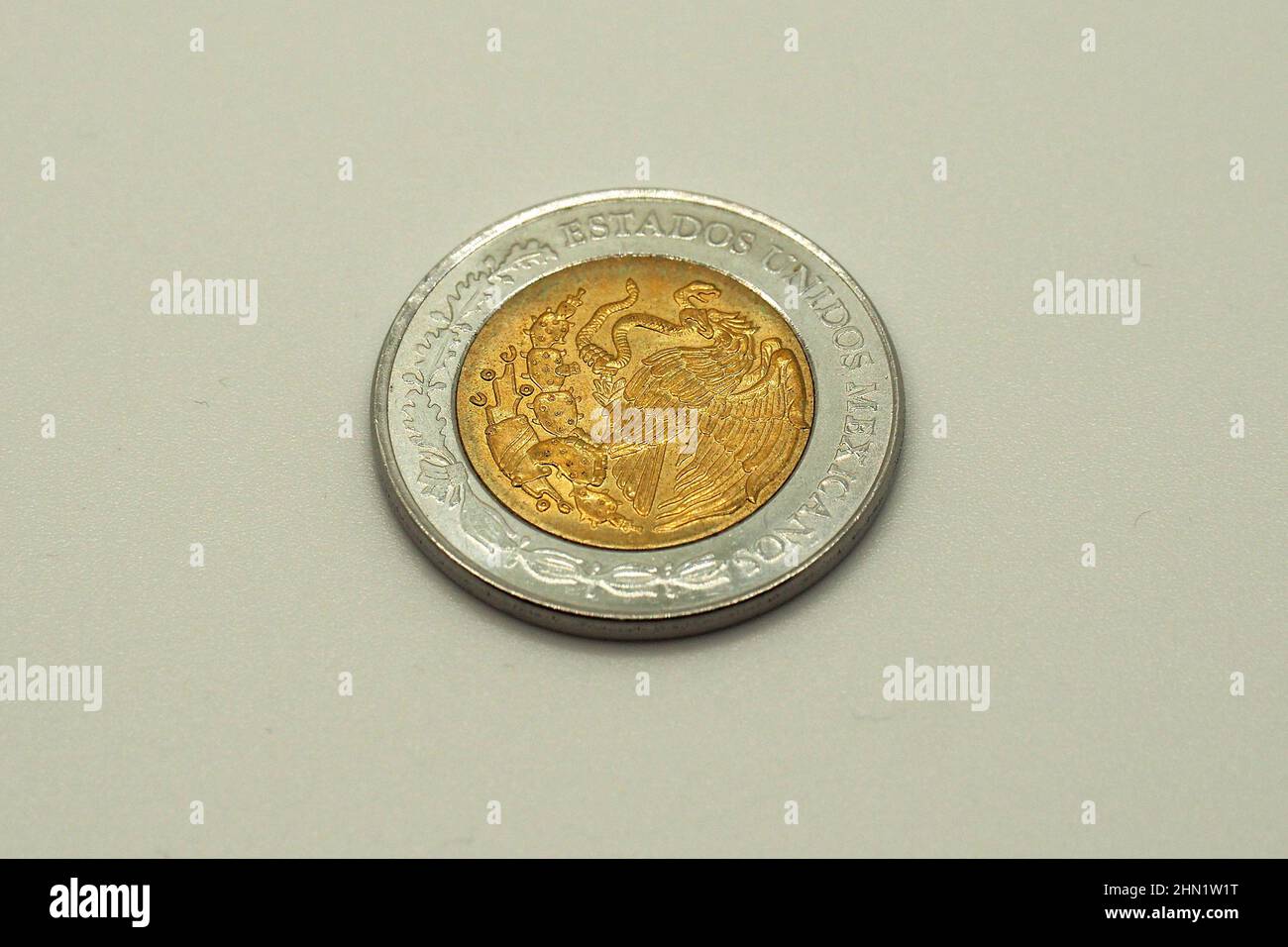 Five peso coins hi-res stock photography and images - Alamy