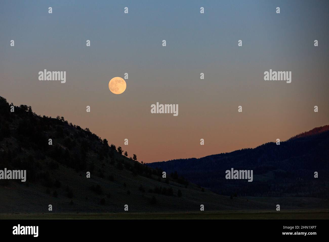 Atmospheric landscape hi-res stock photography and images - Alamy