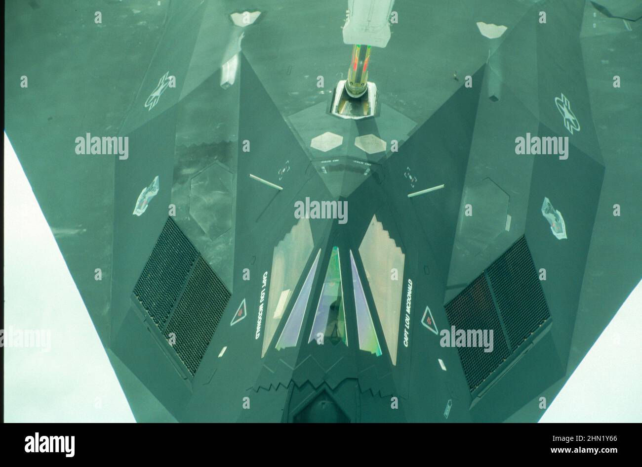 Aerial refueling hi-res stock photography and images - Alamy