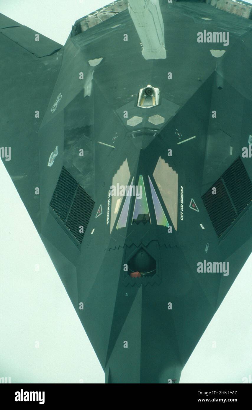 Aerial refueling hi-res stock photography and images - Alamy