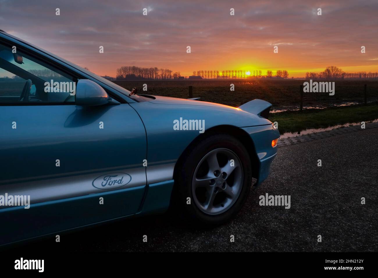 Blue ford probe hi-res stock photography and images - Alamy
