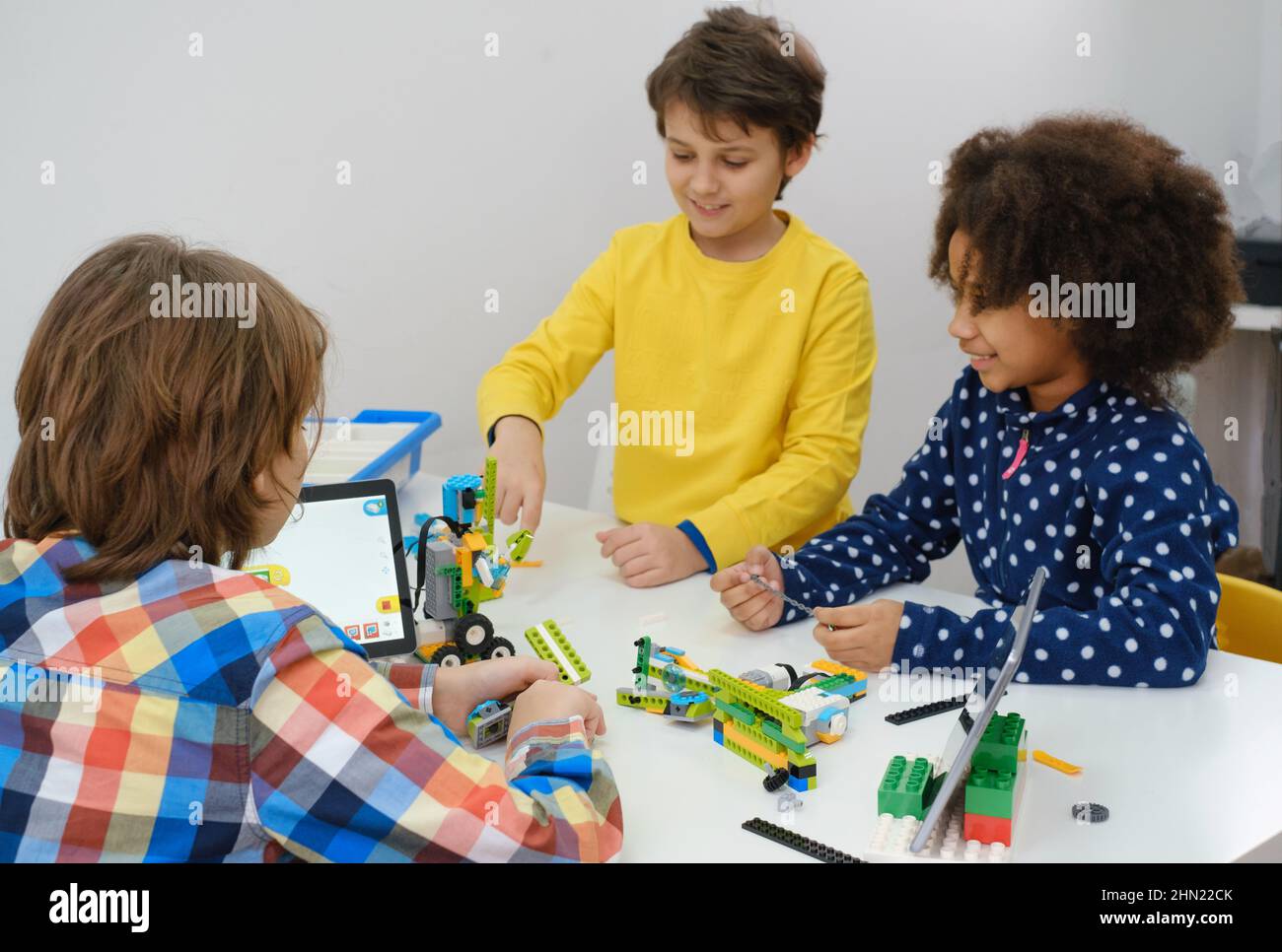 Middle school science classroom hi-res stock photography and images - Alamy