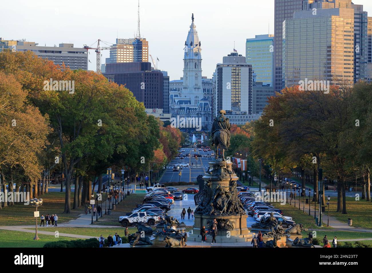 The view of Washington Monument Fountain with Benjamin Franklin Parkway ...
