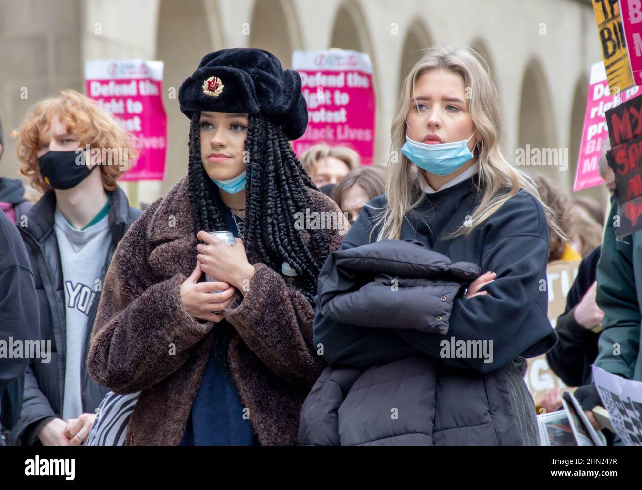 Blm protesters masks signs hi-res stock photography and images - Alamy
