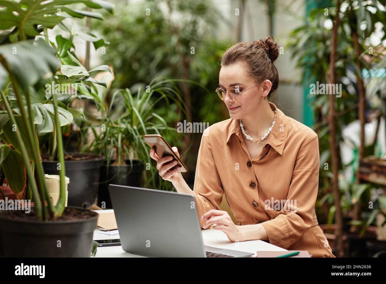 Scrolling information hi-res stock photography and images - Alamy