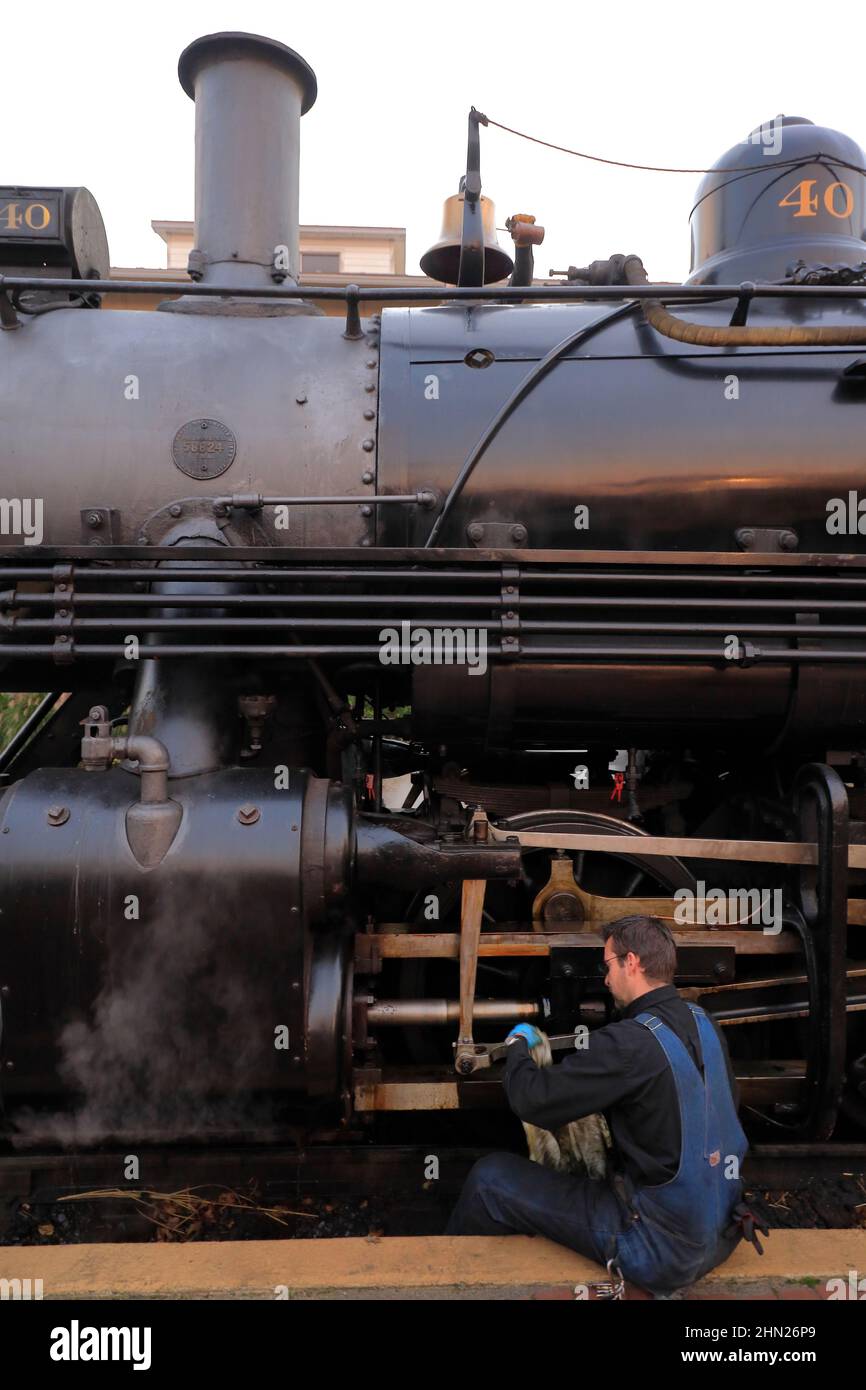An engineer checking the antique steam locomotive in New Hope train ...