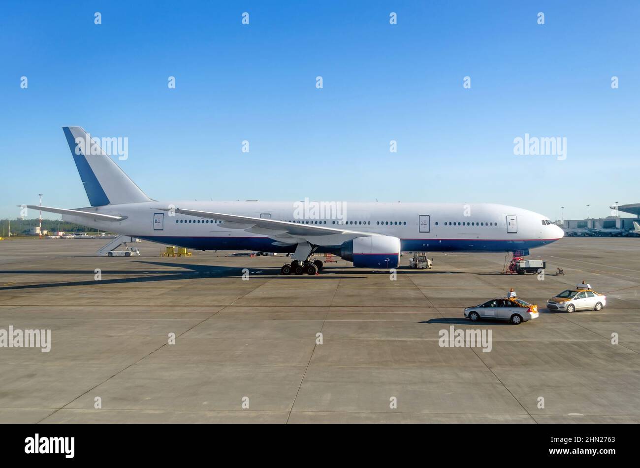 Aircraft side view, parking at the airport Stock Photo - Alamy