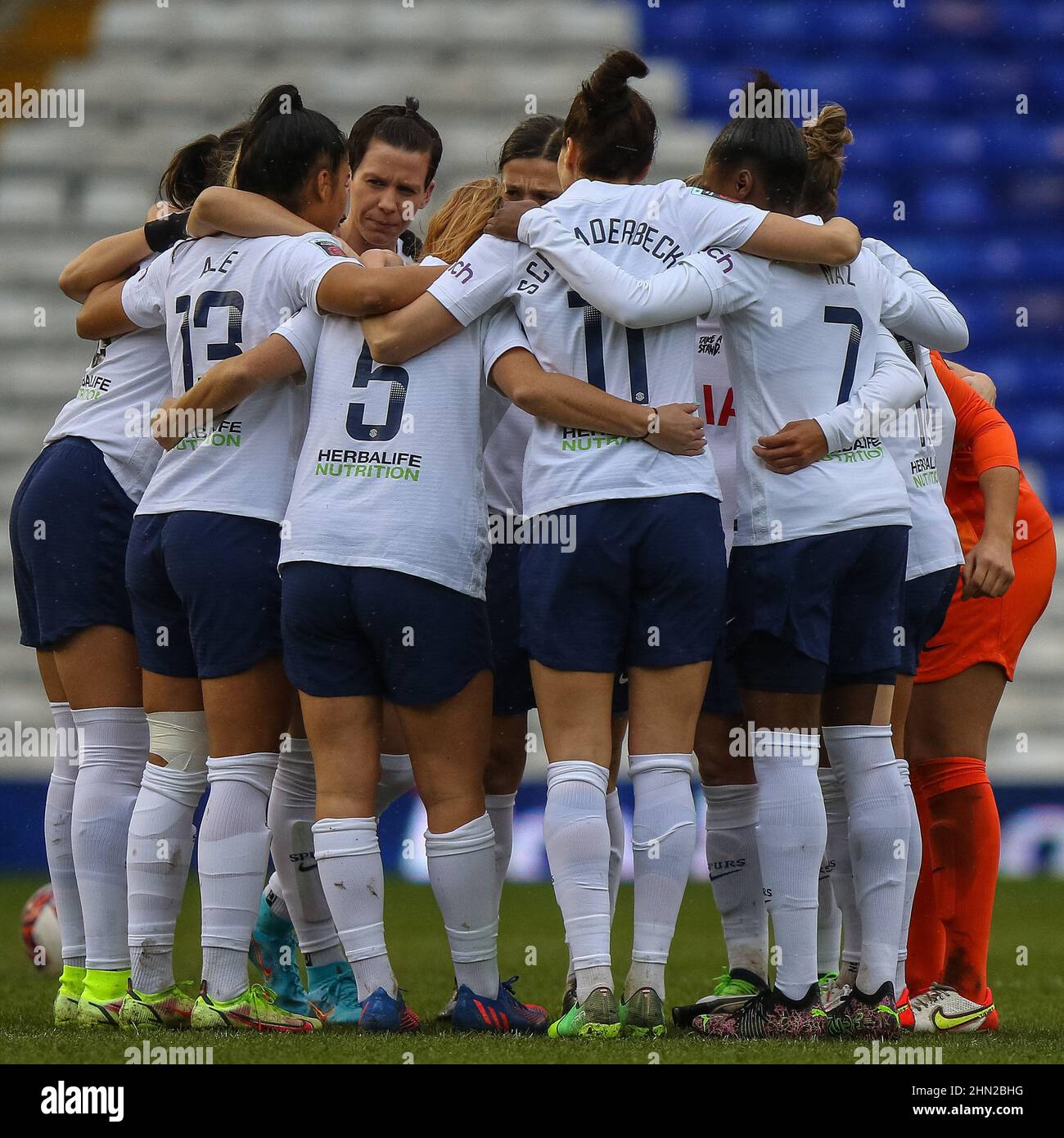 Tottenham hotspur players huddle hi-res stock photography and images ...