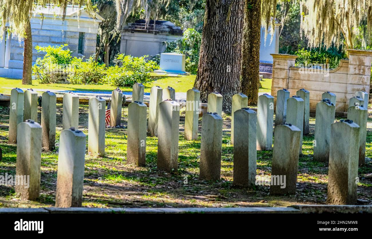 Unmarked graves hi-res stock photography and images - Alamy