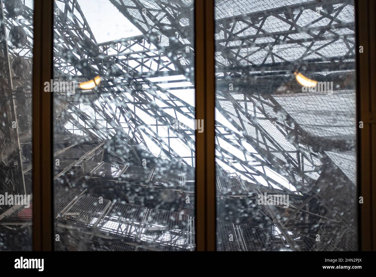 rain drops falling on a glass roof on a metal elevator Stock Photo - Alamy