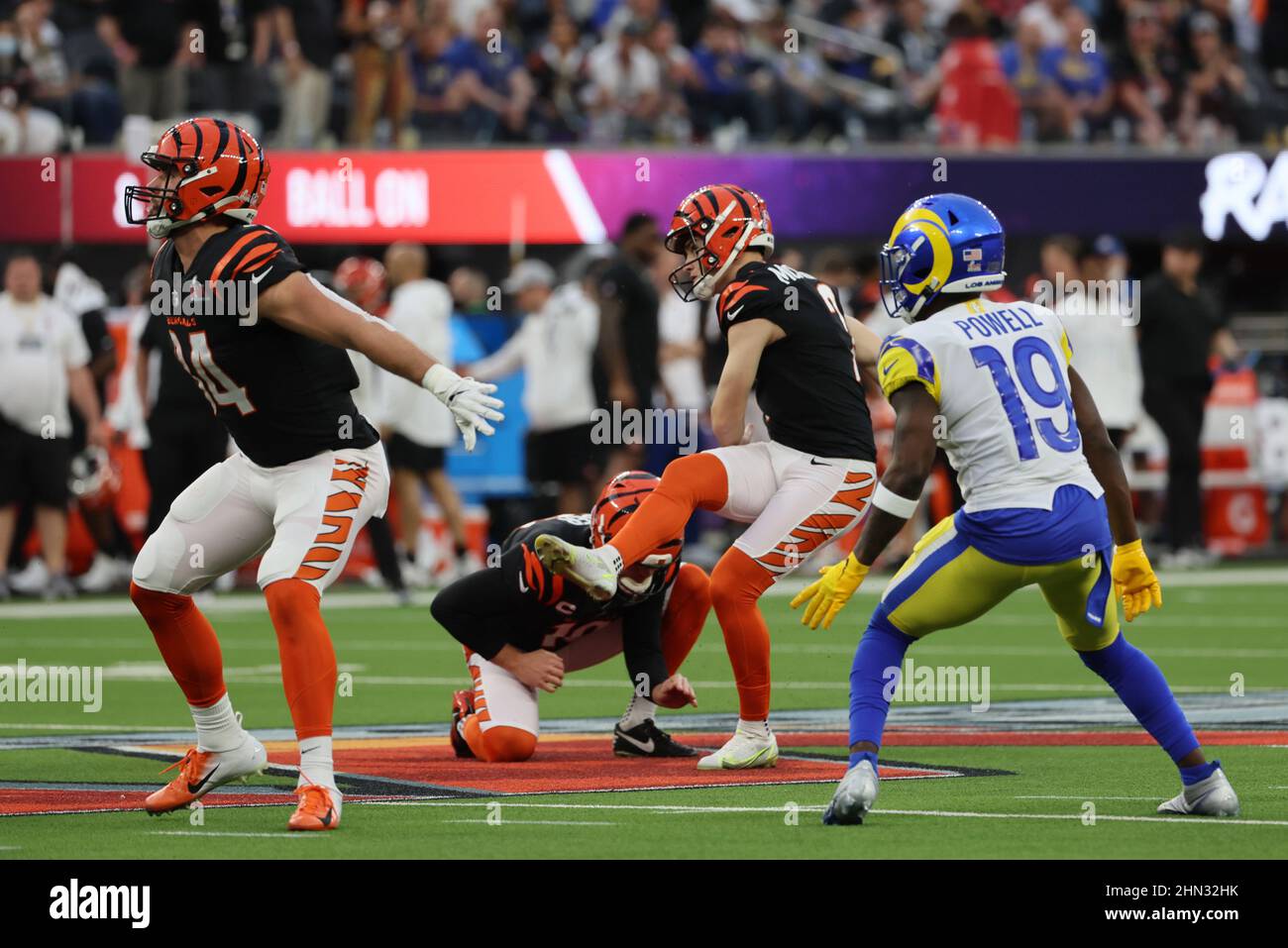American football extra point hi-res stock photography and images - Alamy