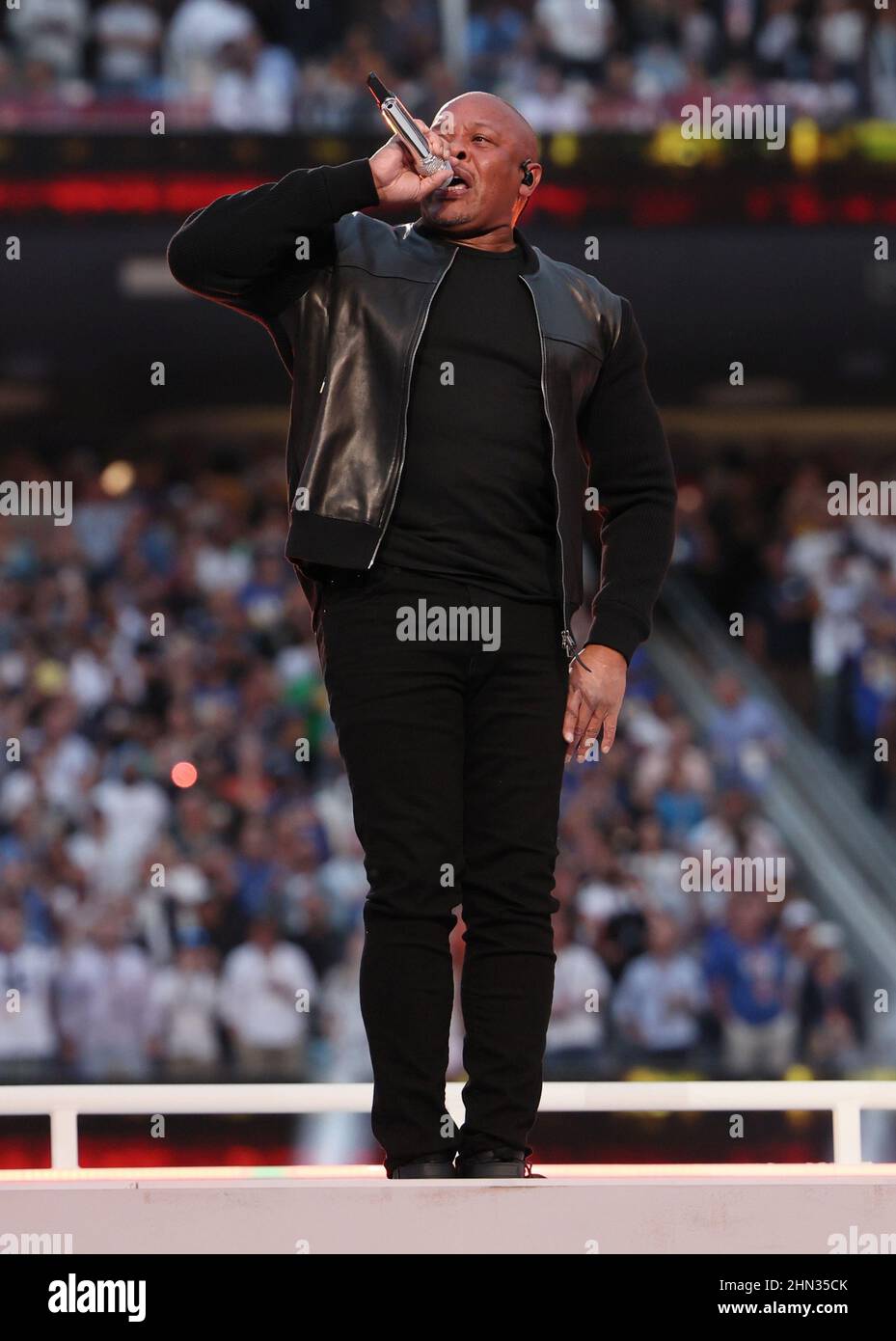 Super bowl 2022 dr dre hi-res stock photography and images - Alamy