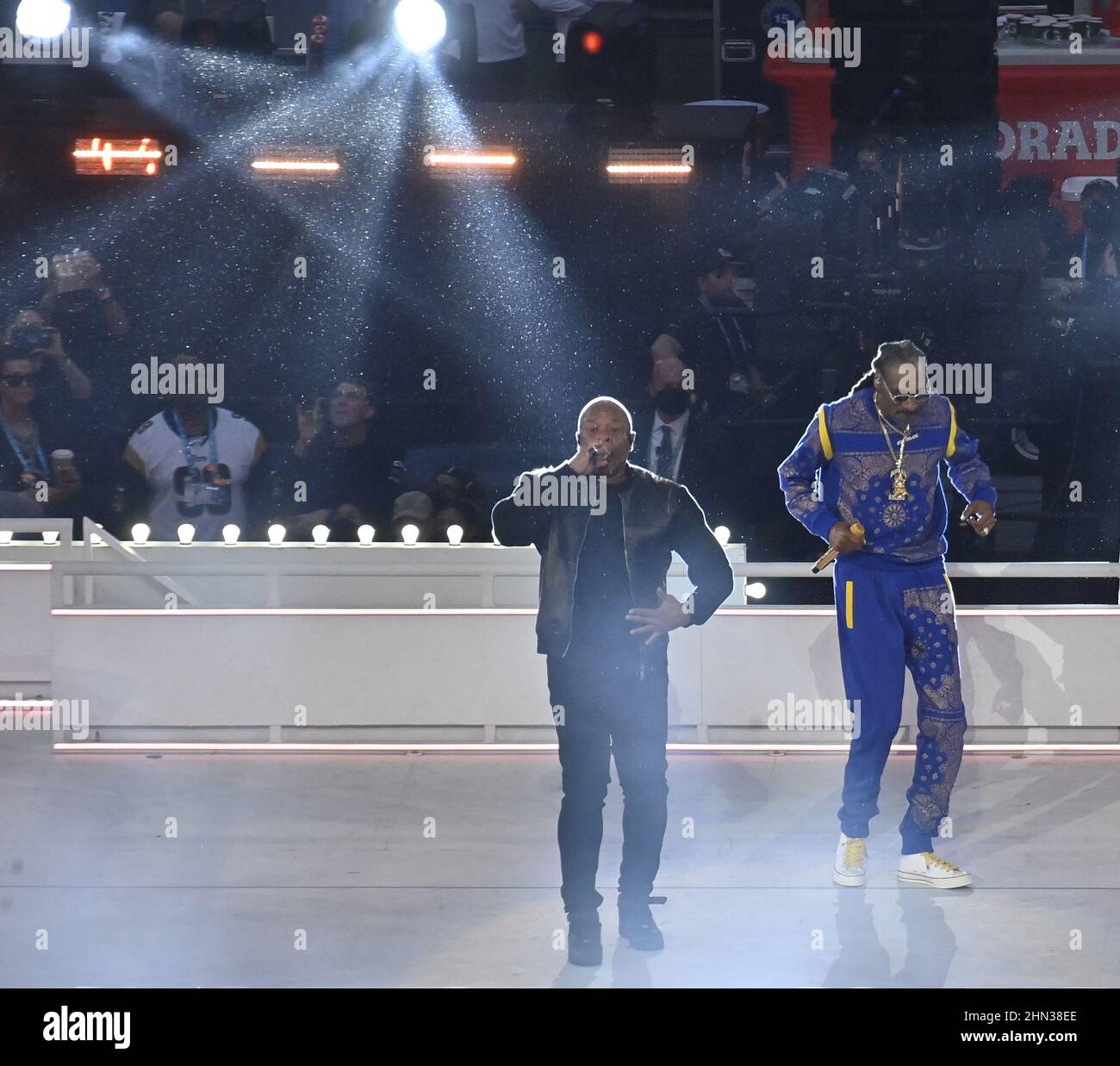 2022 super bowl halftime show hi-res stock photography and images - Alamy