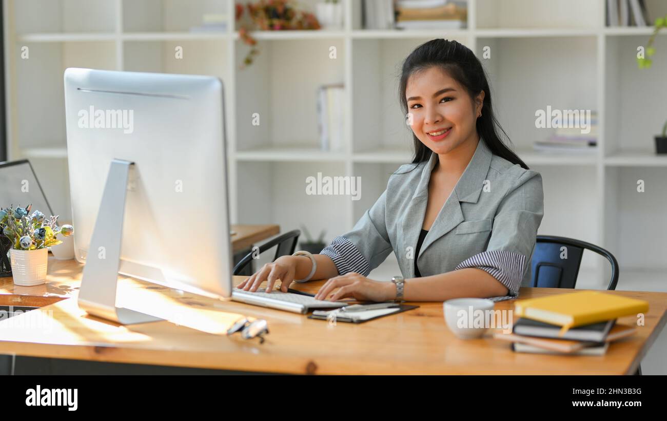 Working on pc hi-res stock photography and images - Alamy