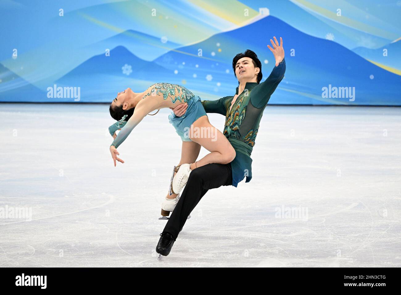 Beijing, China. 14th Feb, 2022. Wang Shiyue (L) and Liu Xinyu of China ...