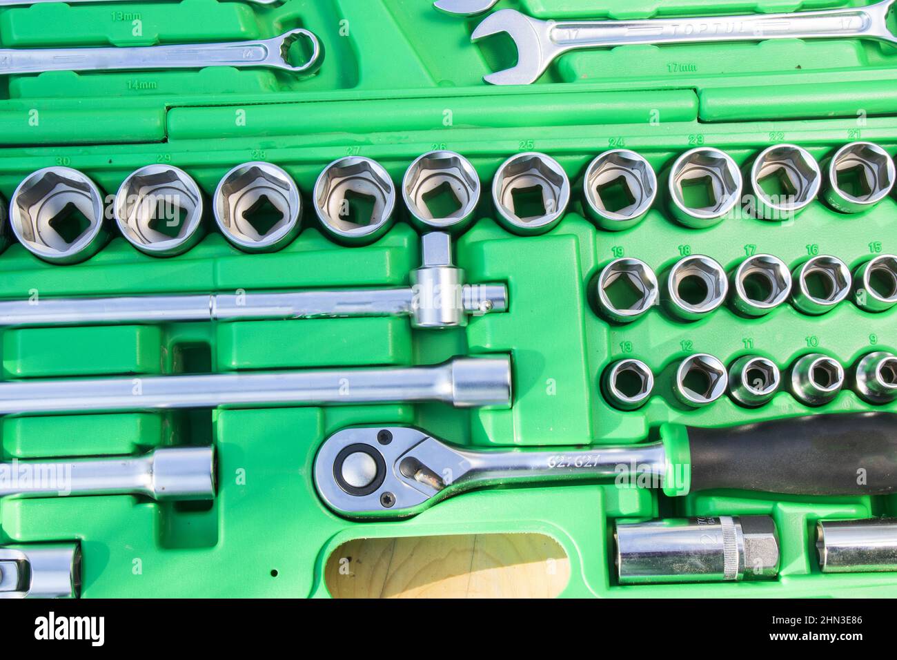 Large ratchet wrenches hi-res stock photography and images - Alamy
