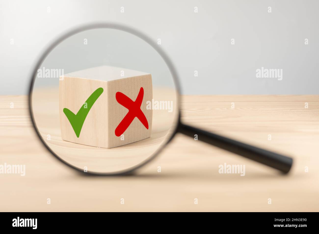 Green tick red cross hi-res stock photography and images - Alamy