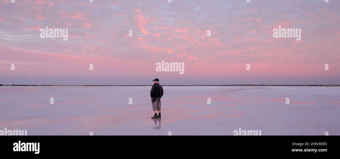 Lake Tyrrell is the largest salt water lake in the Mallee district of ...