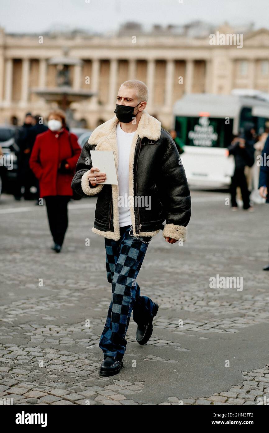 Street style, Hugo Compain arriving at Dior Fall-Winter 2022-2023 ...