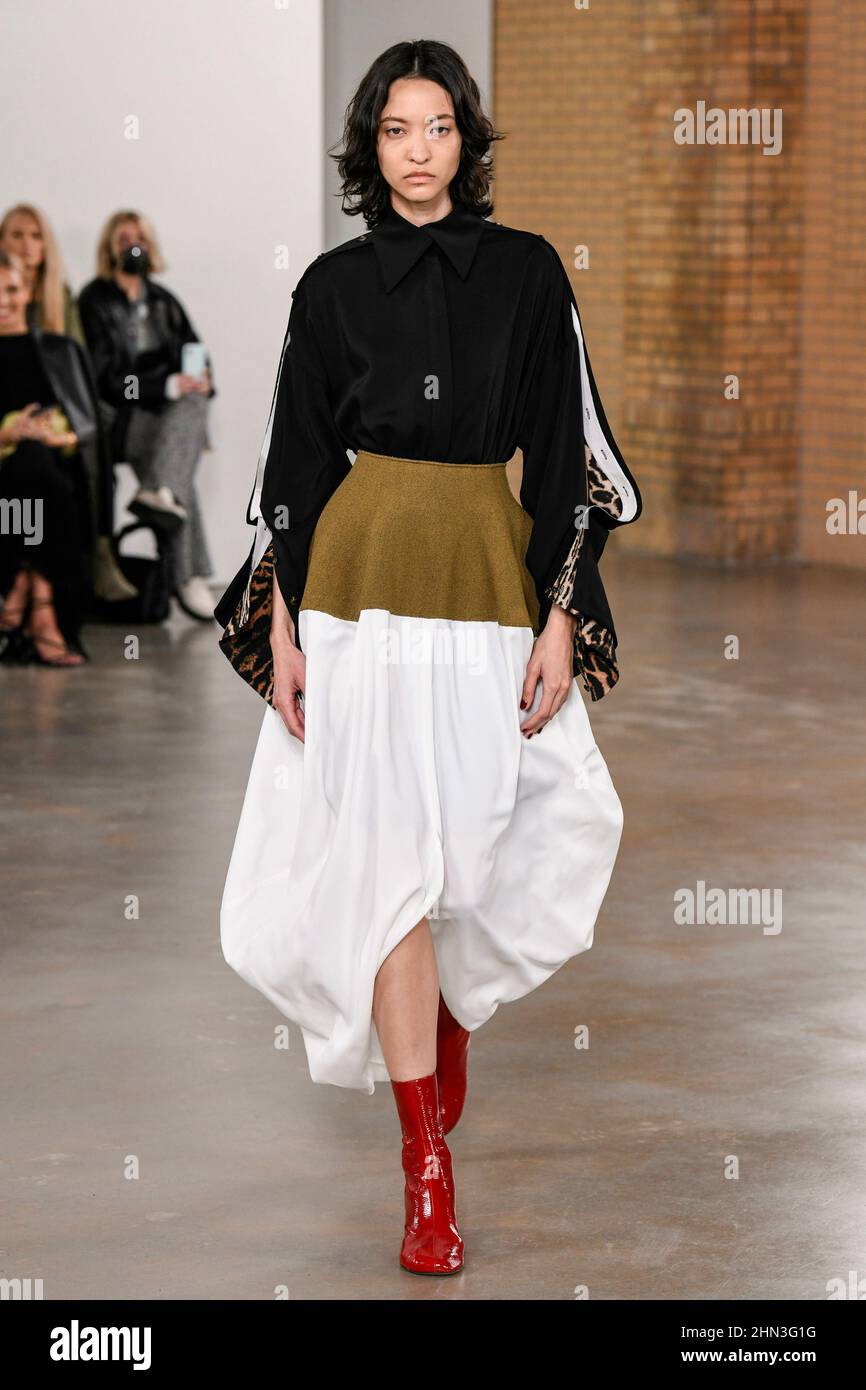 PROENZA SCHOULER Fall/Winter 2022-23 Runway during New York Fashion ...