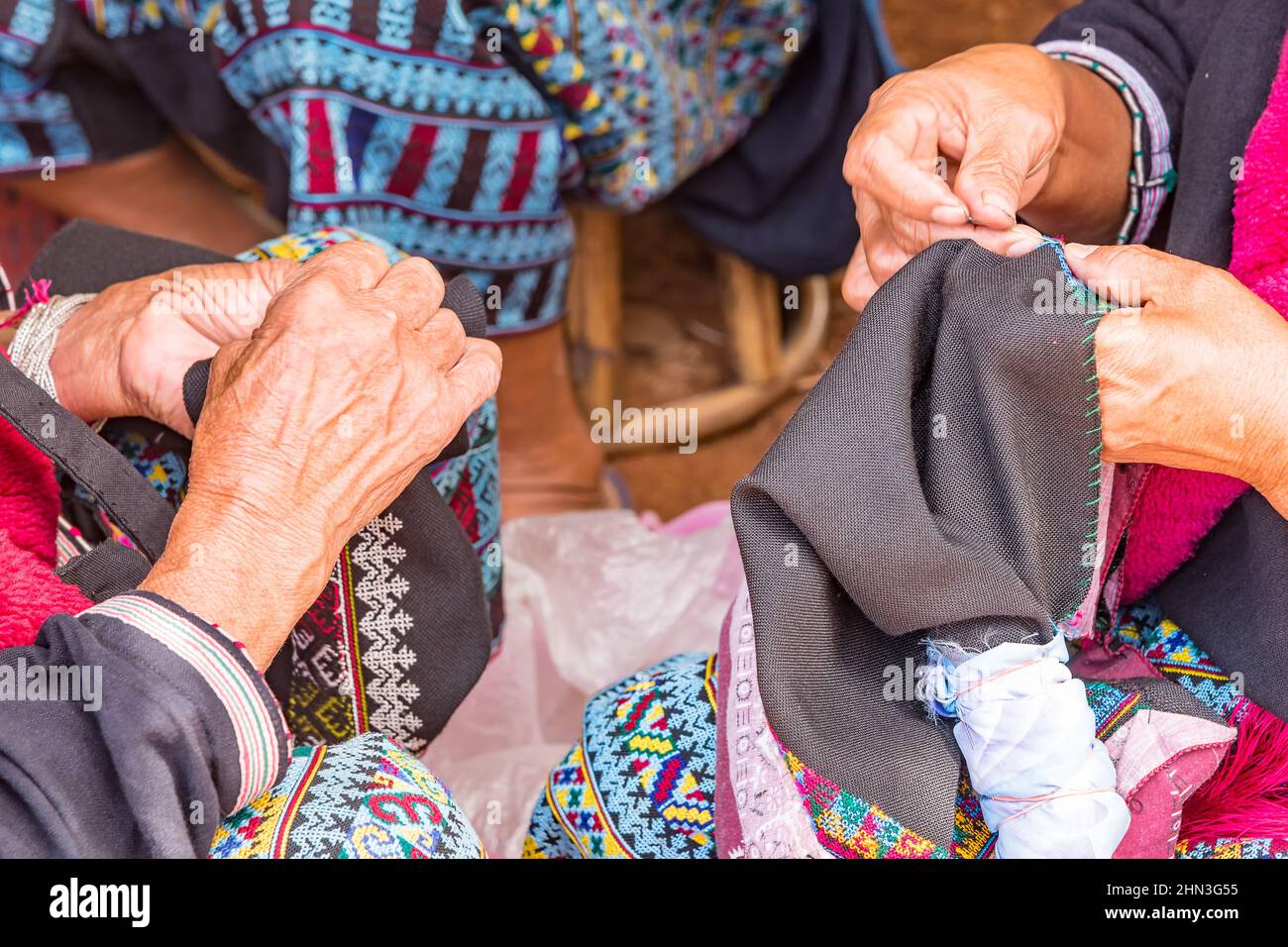 Mien tribe hi-res stock photography and images - Alamy