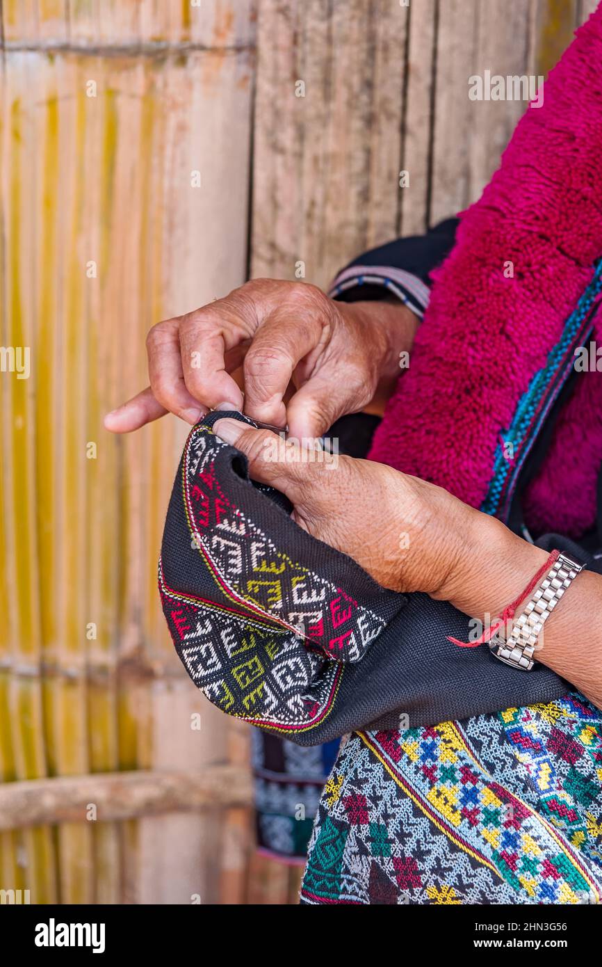 Mien tribe hi-res stock photography and images - Alamy