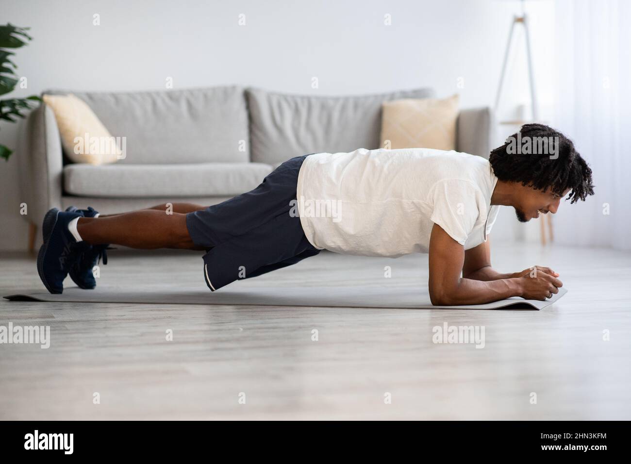 Side plank man exercise hi-res stock photography and images - Alamy