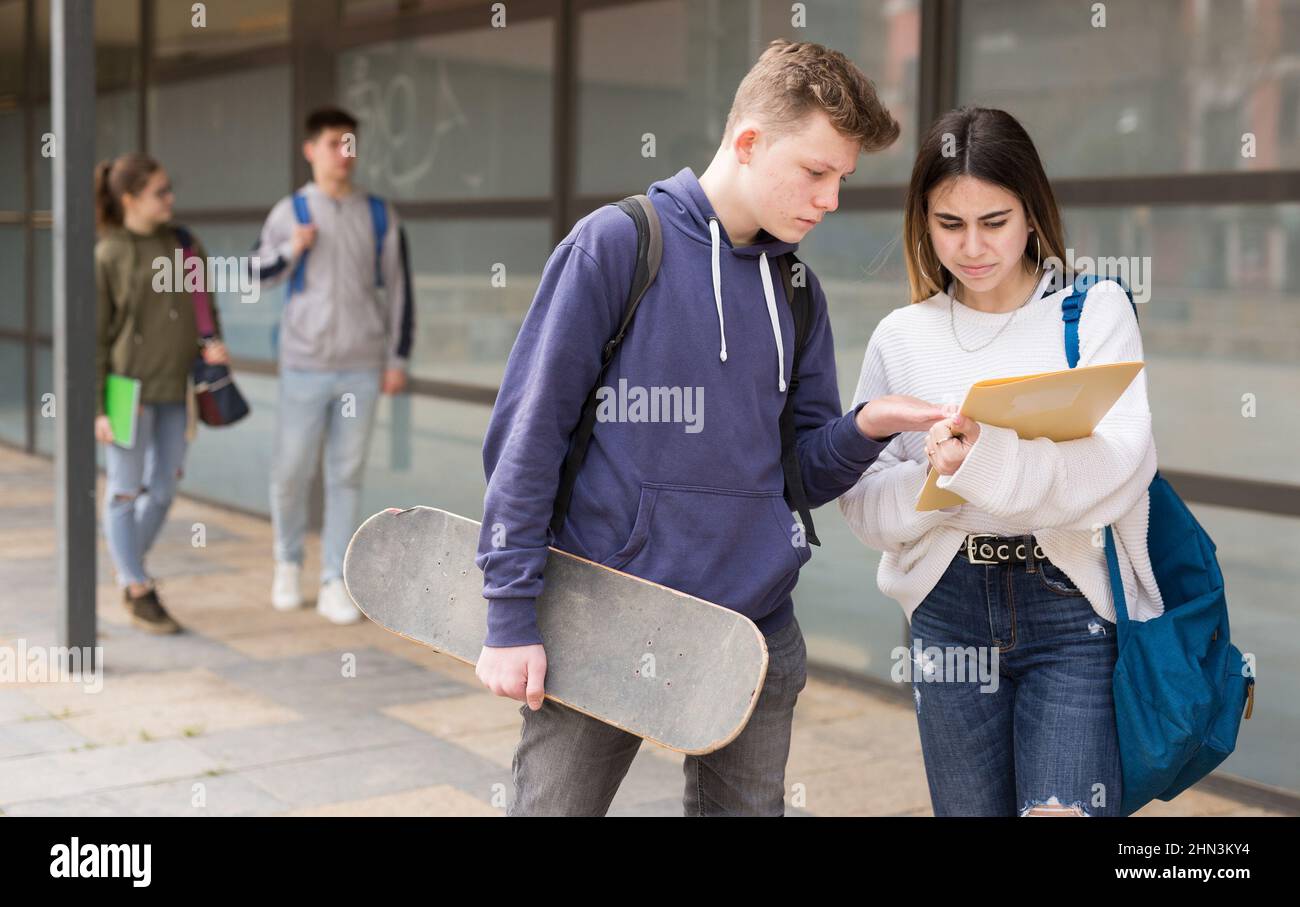 Teenage boy and girl discuss homework Stock Photo - Alamy
