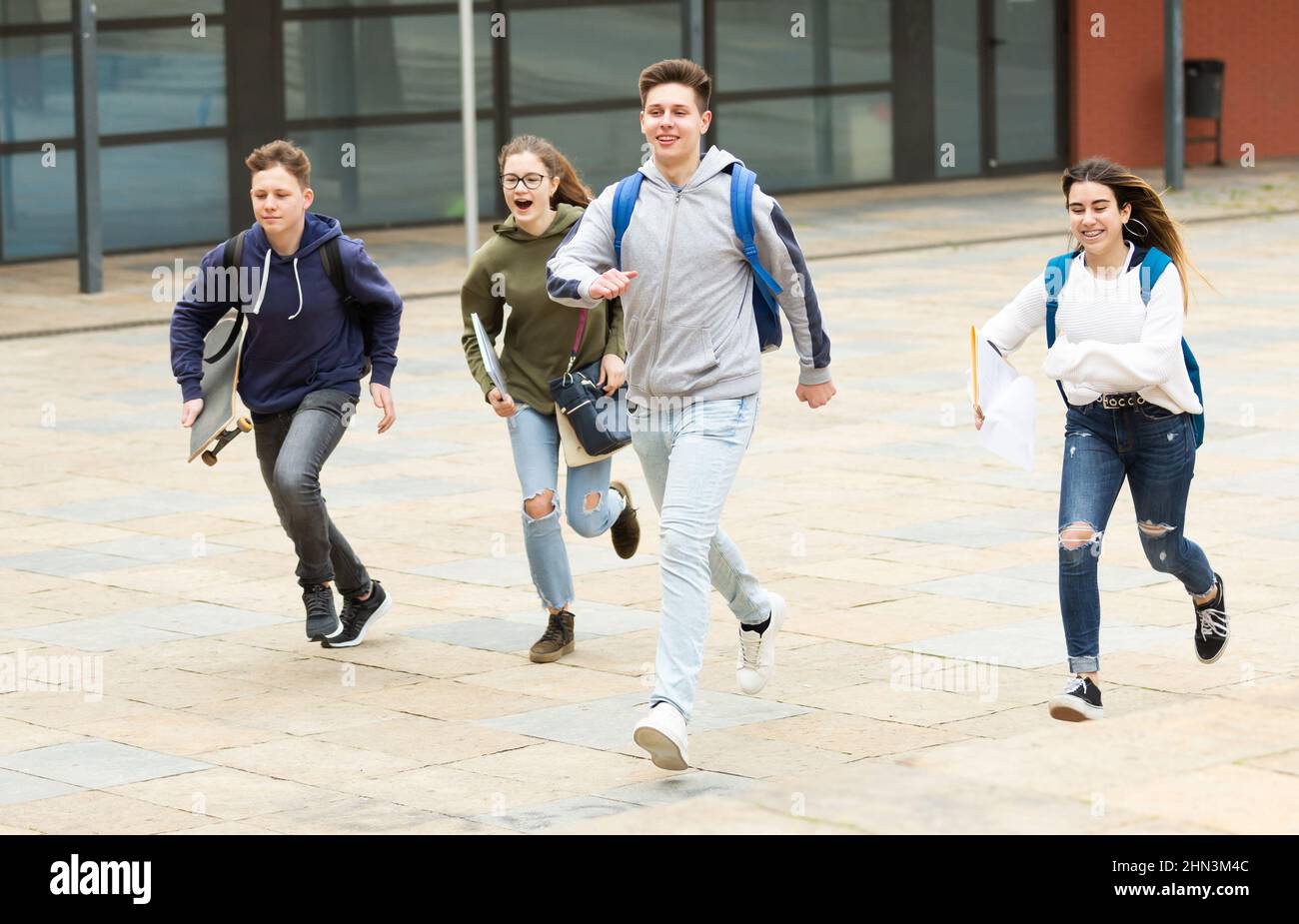 Teenager school kids running Stock Photo - Alamy