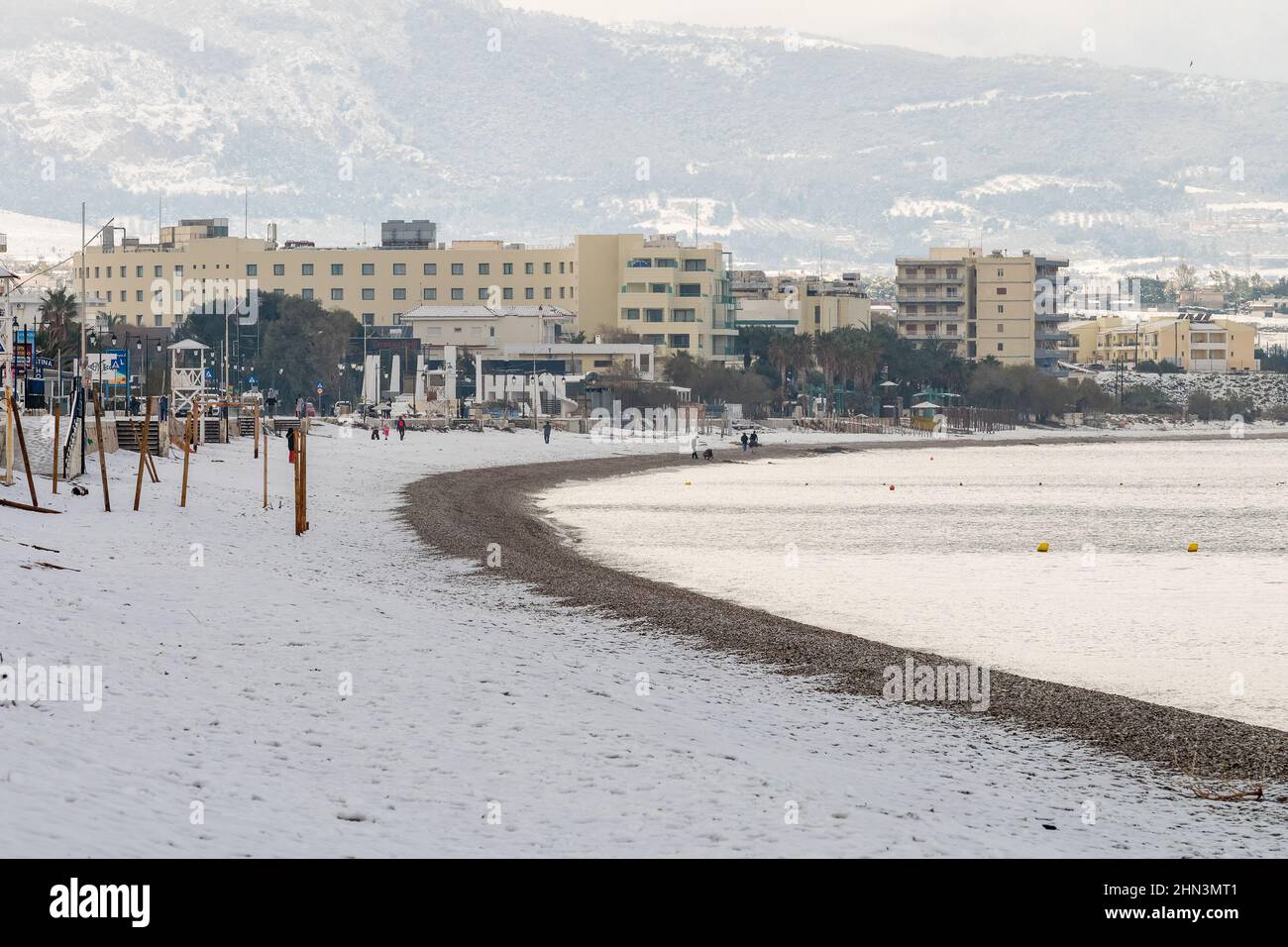 Snowy beach at Loutraki in Greece. A rare phenomenon Stock Photo - Alamy