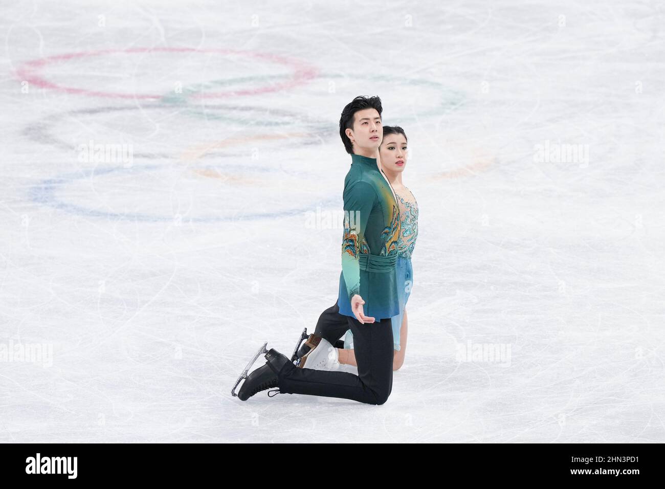 Beijing, China. 14th Feb, 2022. Wang Shiyue (R) and Liu Xinyu of China ...