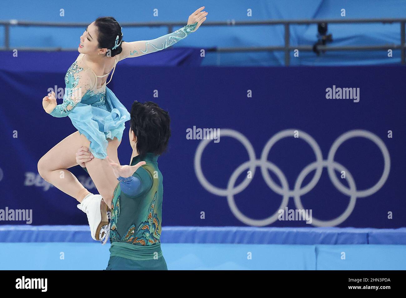 Beijing, China. 14th Feb, 2022. Wang Shiyue (L) and Liu Xinyu of China ...