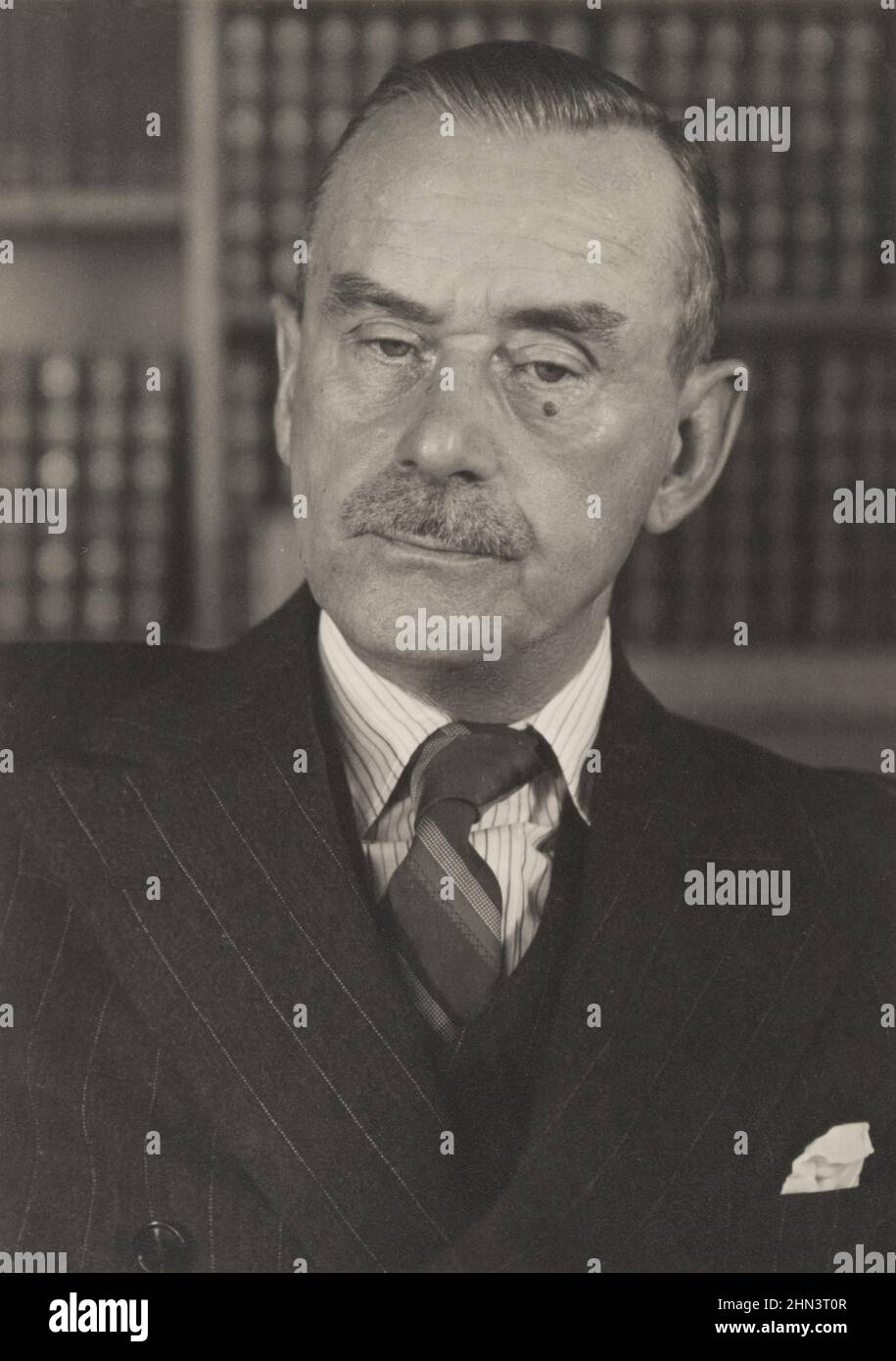 Thomas mann writer hi-res stock photography and images - Alamy