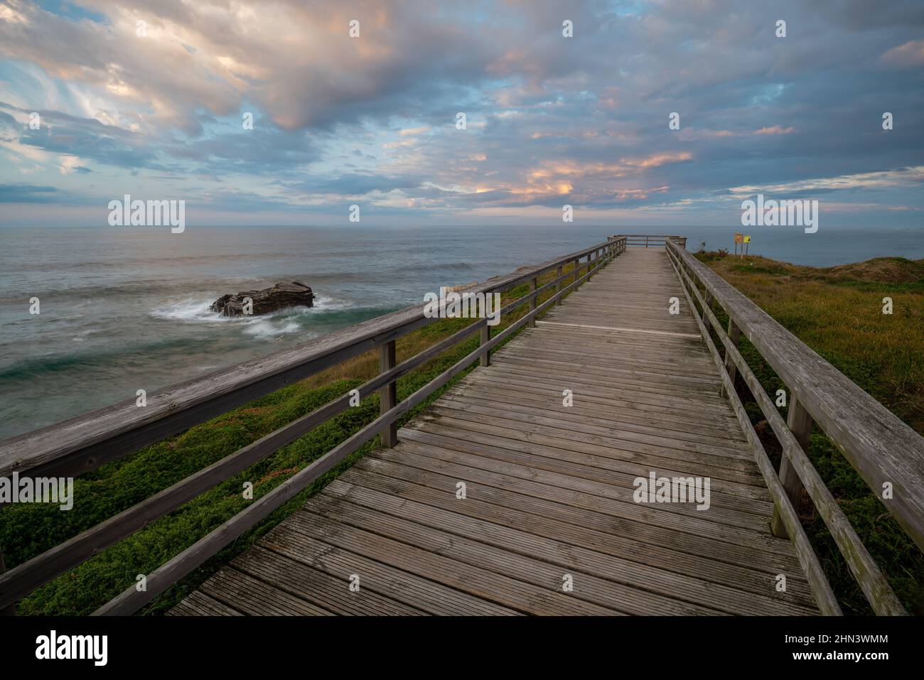 wooden observation deck on an ocean cliff Stock Photo - Alamy