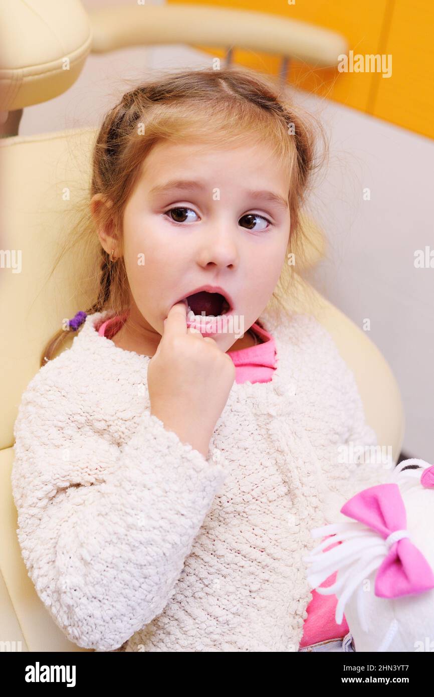 Girl sitting in dentist chair hi-res stock photography and images - Alamy
