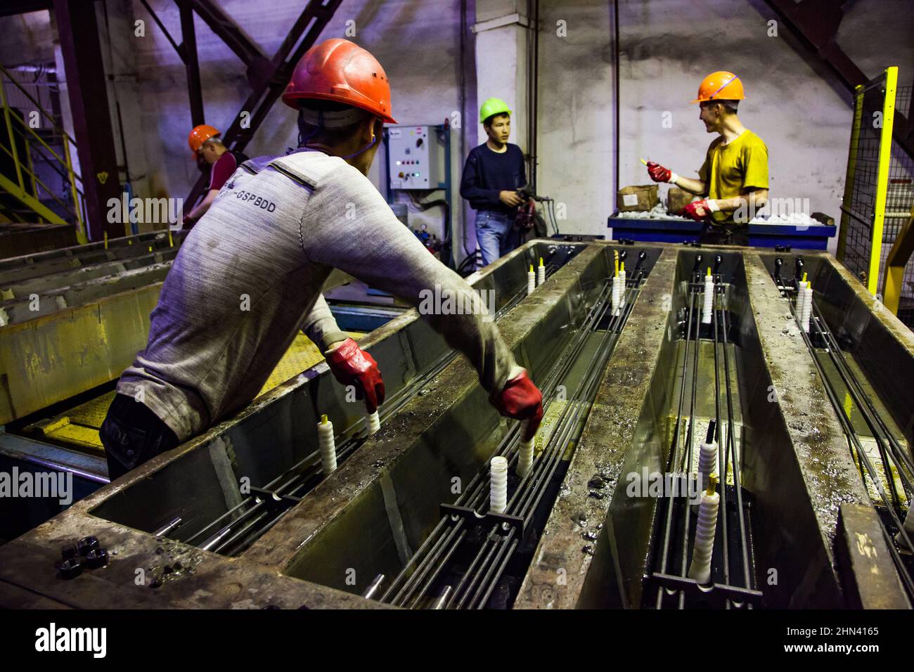 Preparing concrete forms hi-res stock photography and images - Alamy