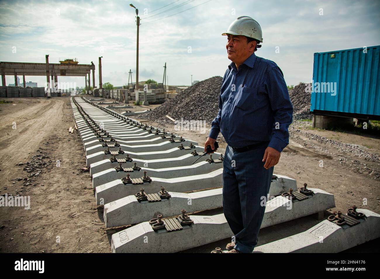 Loading sleepers hi-res stock photography and images - Alamy