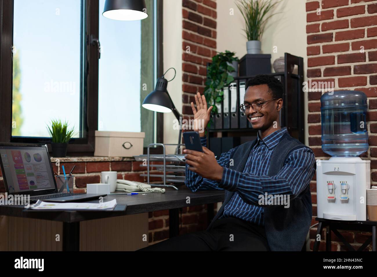 Phone interview hi-res stock photography and images - Alamy