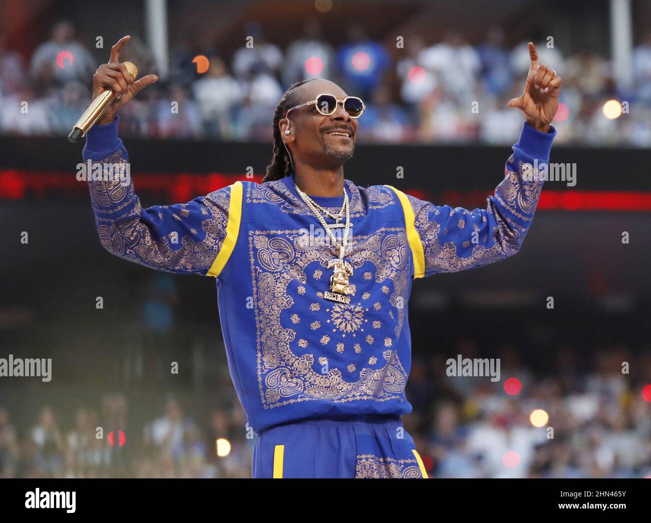 Rapper snoop dogg hi-res stock photography and images - Alamy