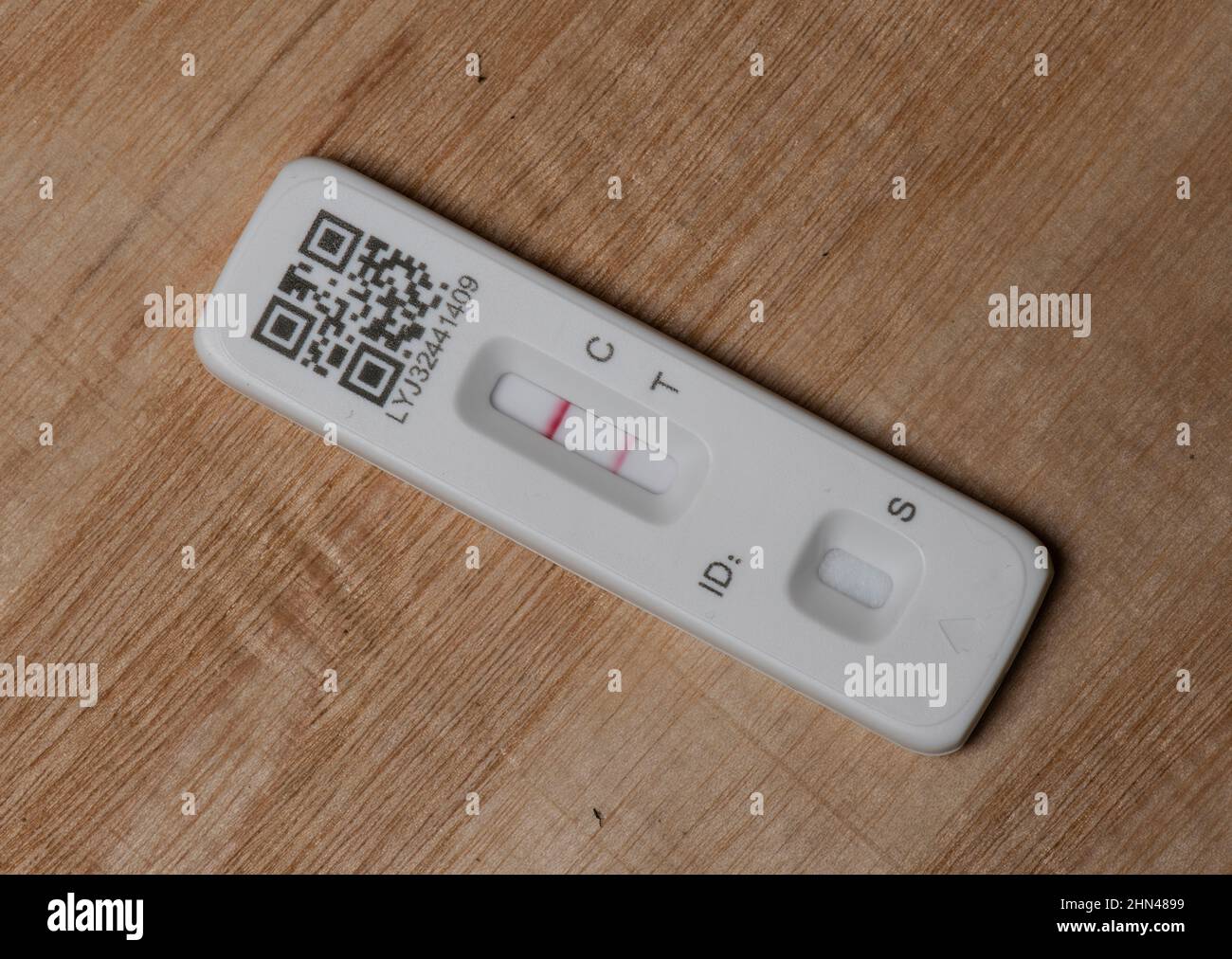 Positive Lateral Flow Test Stock Photo - Alamy