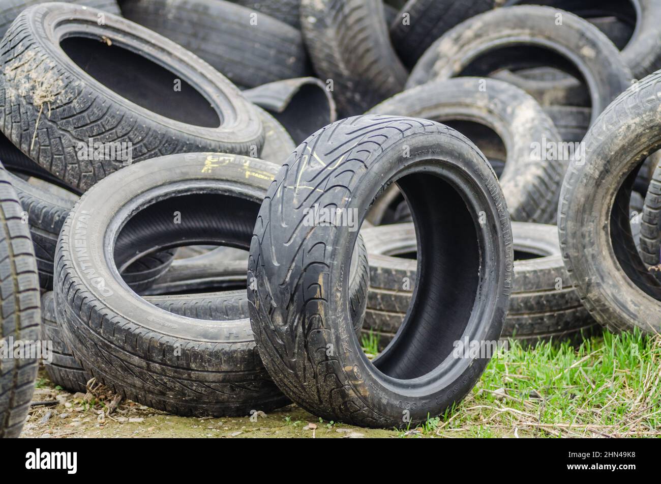 Automobile damaged hi-res stock photography and images - Alamy