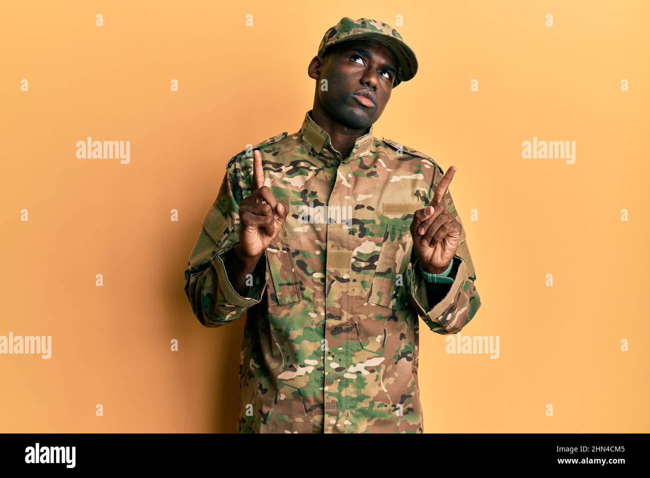 Sad american soldier looking hi-res stock photography and images - Alamy