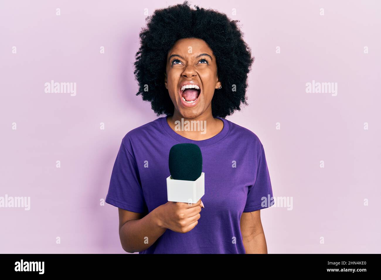 Angry shouting at reporter hi-res stock photography and images - Alamy