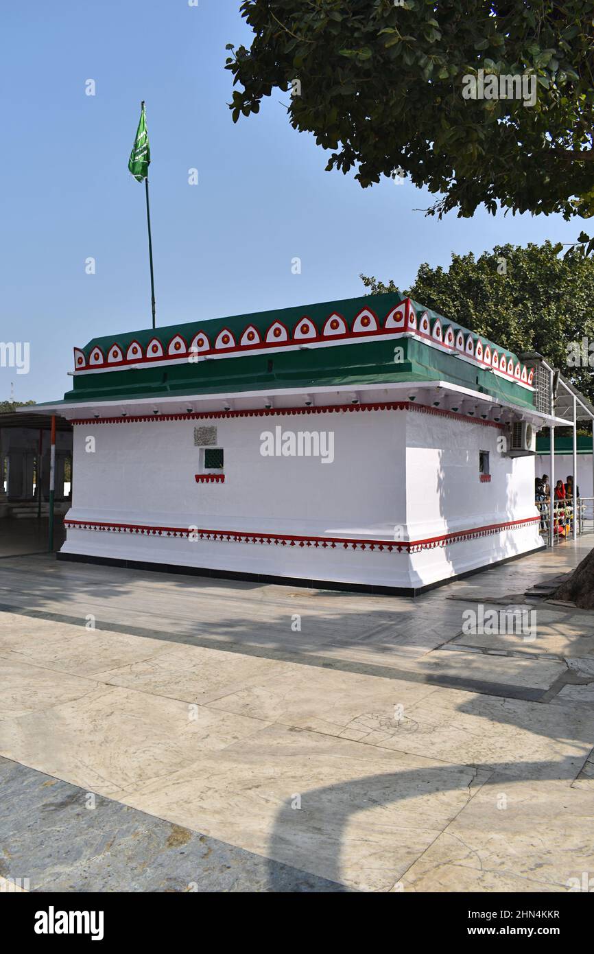 Hazrat Peer Fatehullah Shah Baba Dargah at Raisen, is the most ...