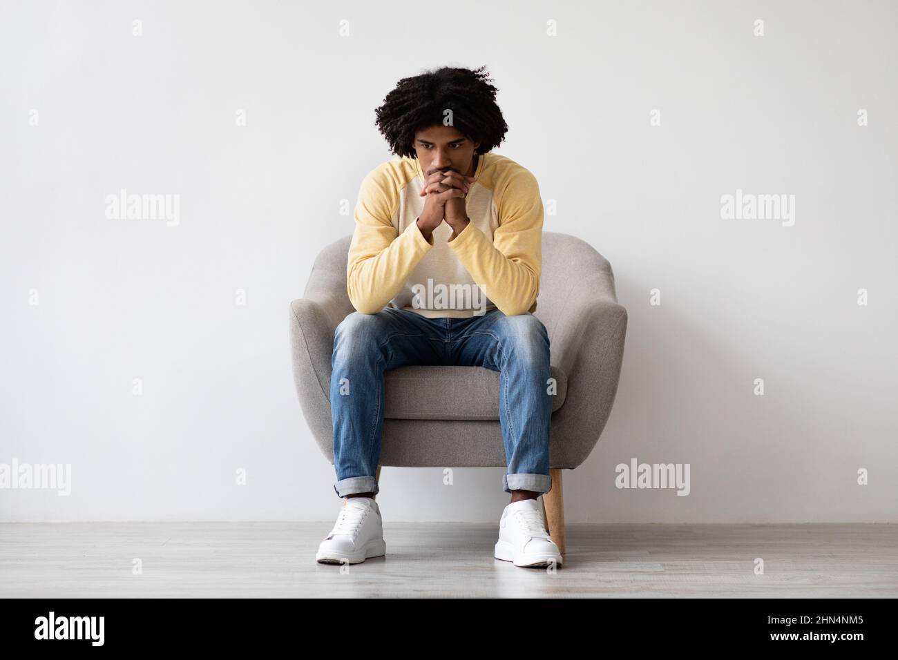 Sad empty chair hi-res stock photography and images - Alamy