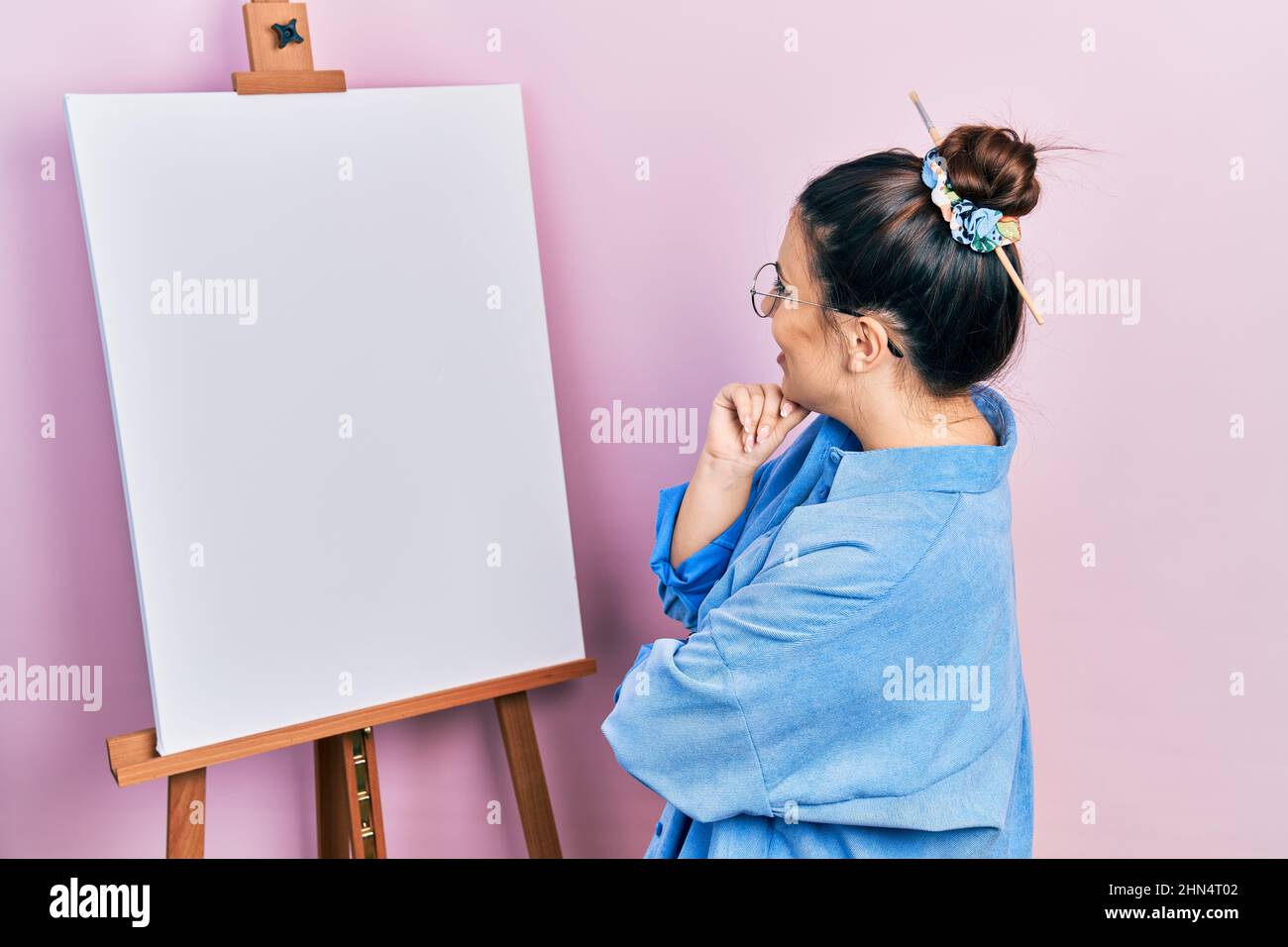 Young beautiful painter woman standing by easel with blank empty canva Stock Photo - Alamy