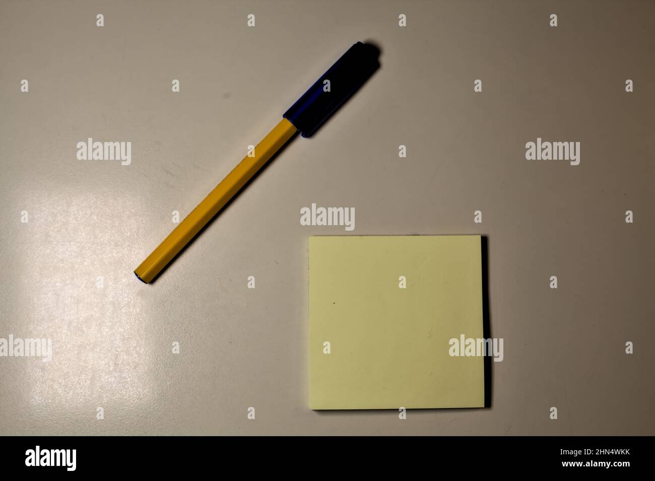 Pen and notepaper block on a desk Stock Photo - Alamy